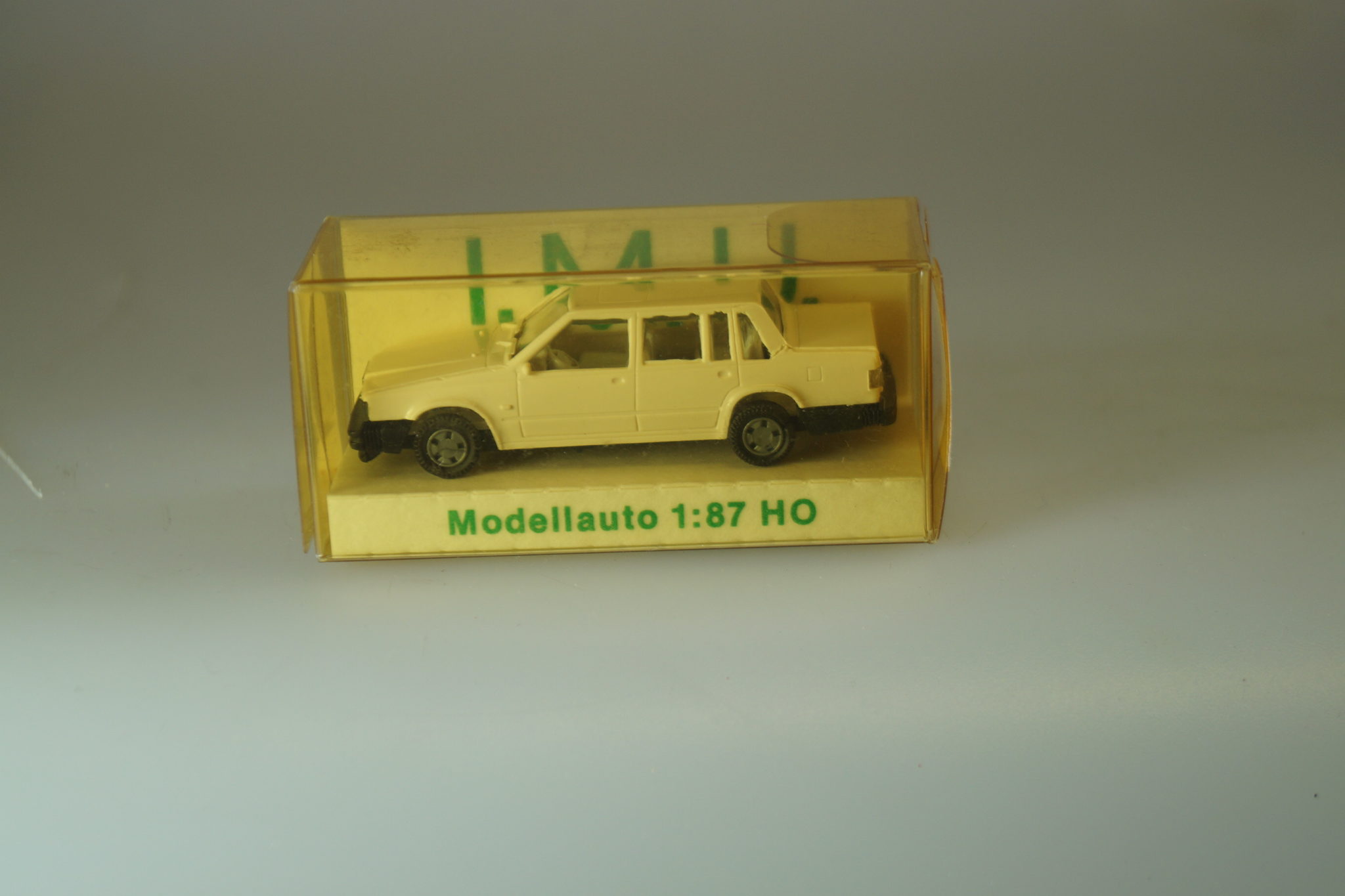 H0 I.M.U./IMU 07601 Volvo 760 ‚Limo weiss‘, neu – gearontologist