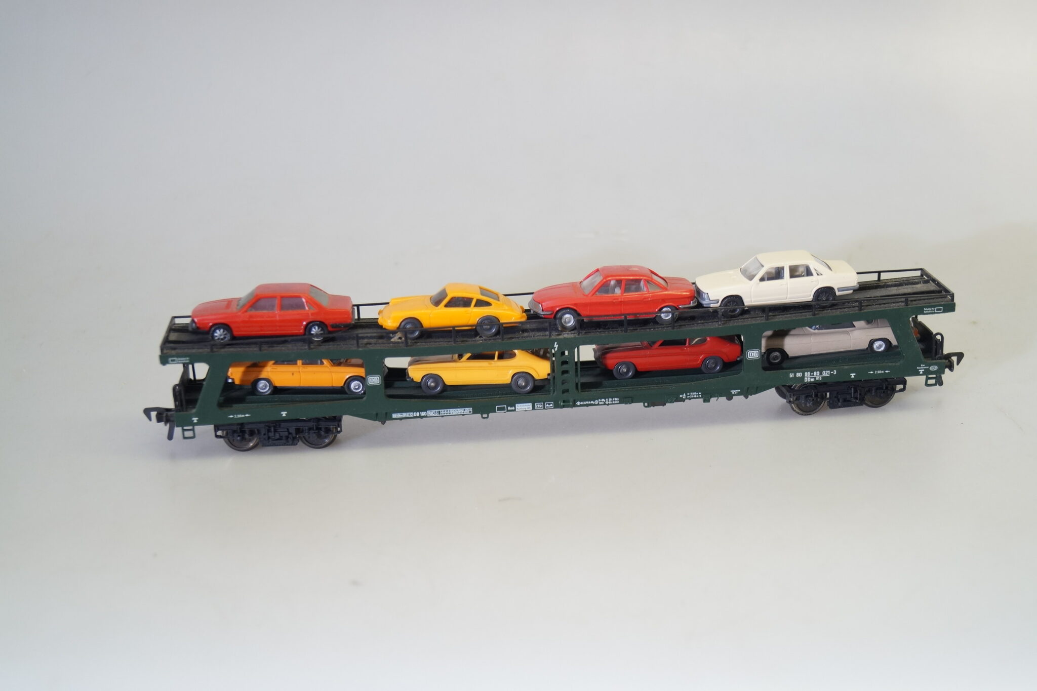 H0: 5284 Fleischmann 2x Autotransportwagen DDm 915, mit Ladung ...