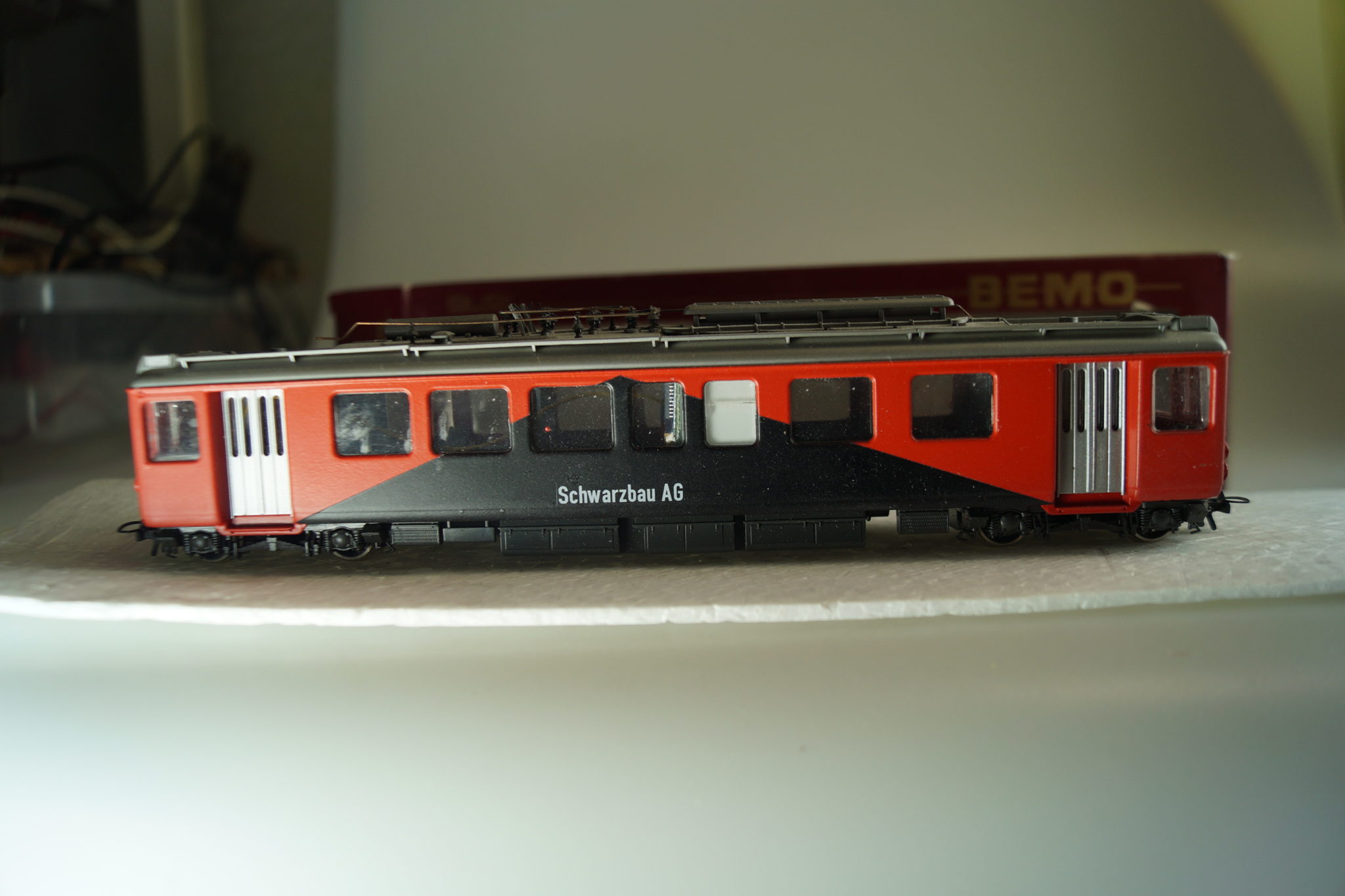 (2080 103) H0e Bemo Triebwagen RhB gesupert auf Schwarzbau AG ...