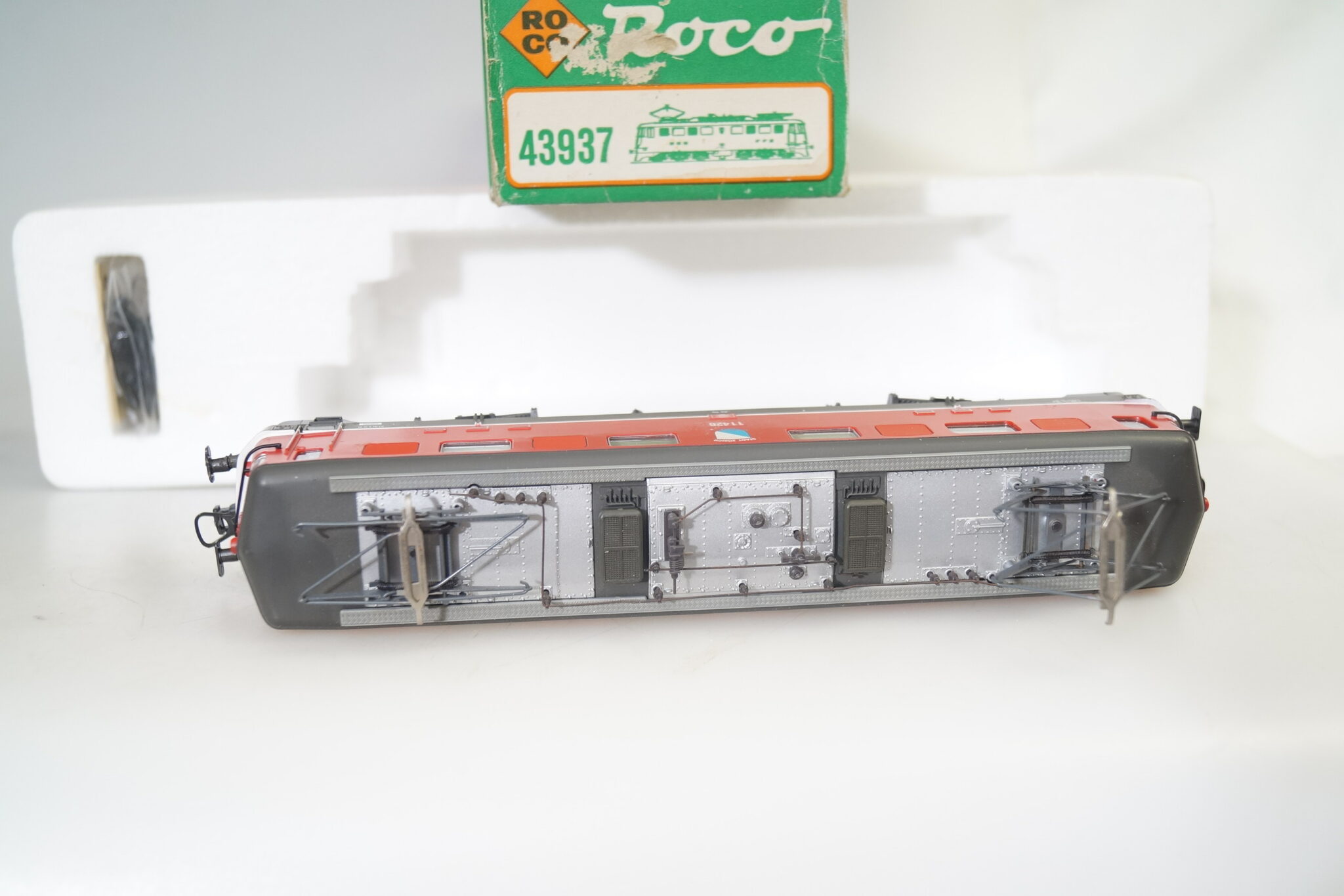 (43937) 1:87 Roco 43698 E-Lok SBB Ae 6/6 rot 11426, top/ovp/DC ...
