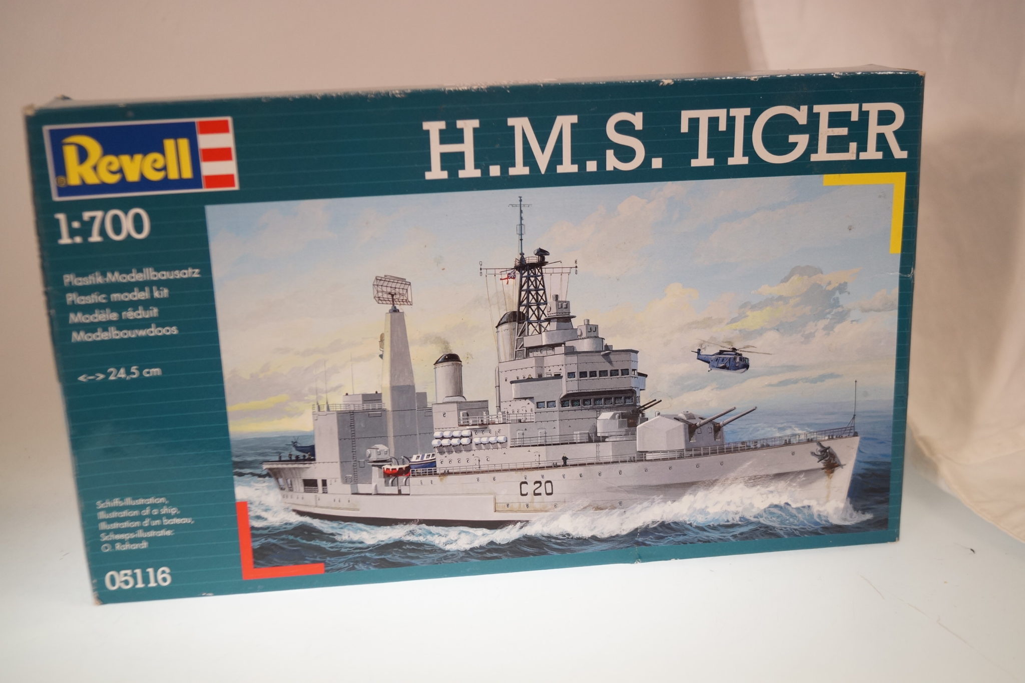 05116 Revell 1:700 HMS Tiger, neu/ovp - gearontologist