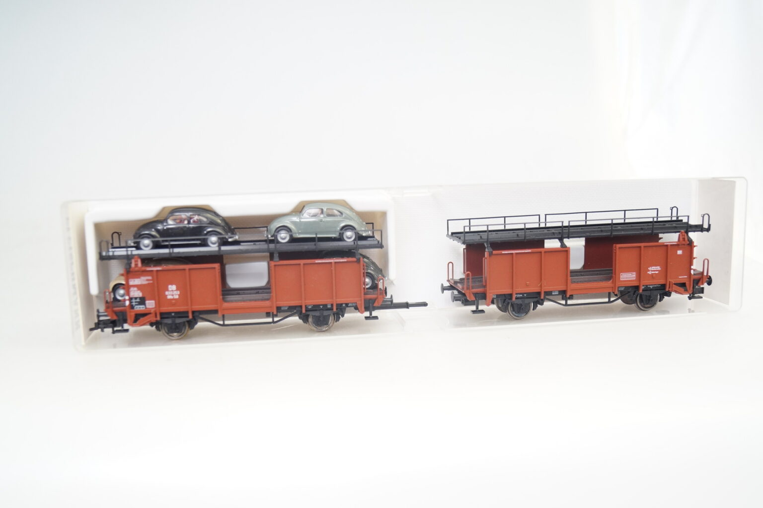 H0: Fleischmann 98 5809K 2 Autotransportwagen mit 4x Käfer, neuw./ovp ...