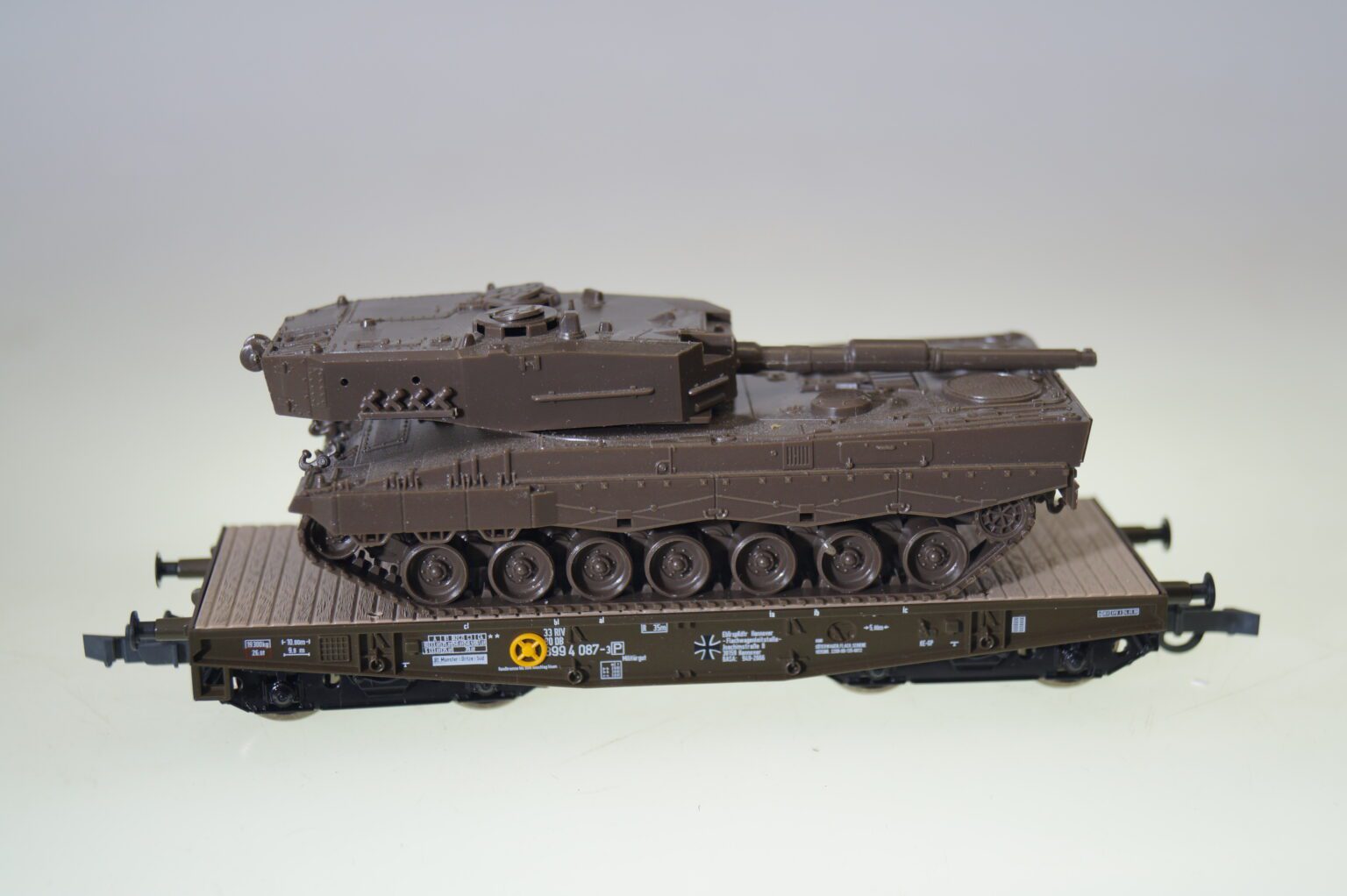h0 Roco 76391 Schwerlastwagen mit Panzer Leopard, sauber/KK - gearontologist