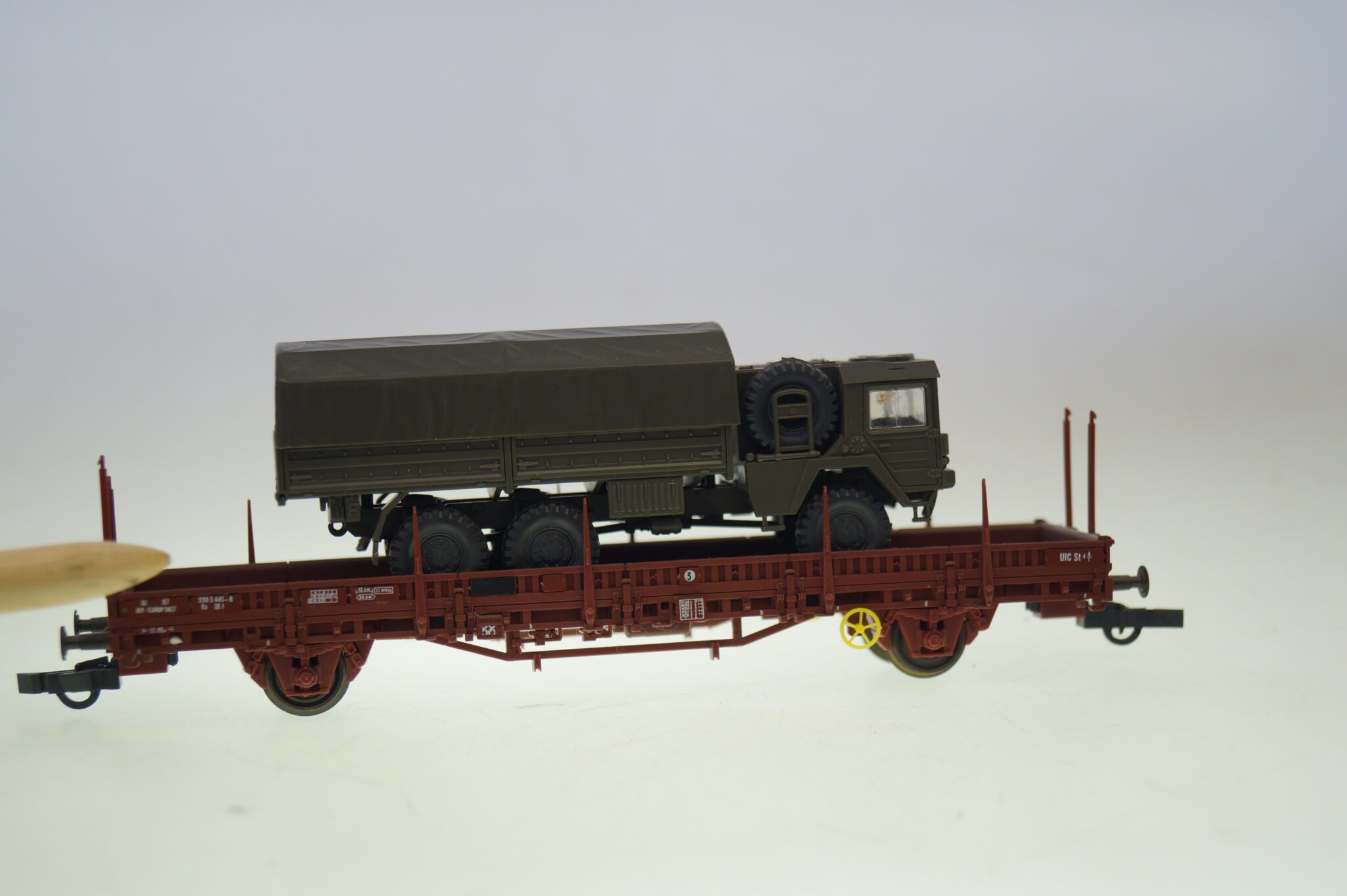 h0 Roco 67480 Rungenwagen Ks mit MAN Pri/Pla, sauber/KK - gearontologist