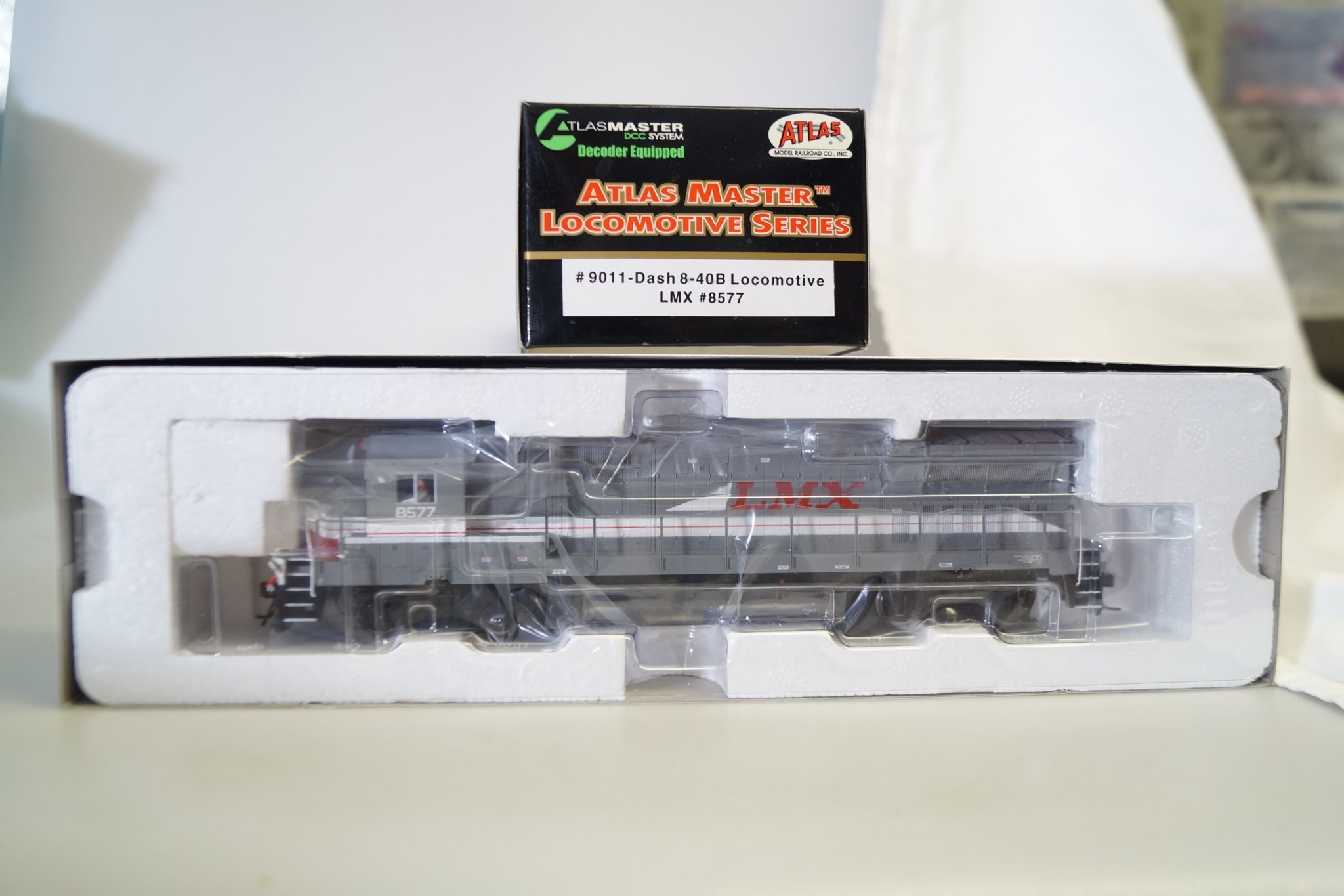 h0: Atlas 9011 US-Diesellok Dash 8-40B LMX #8577, neuw./ovp/DCC - gearontologist