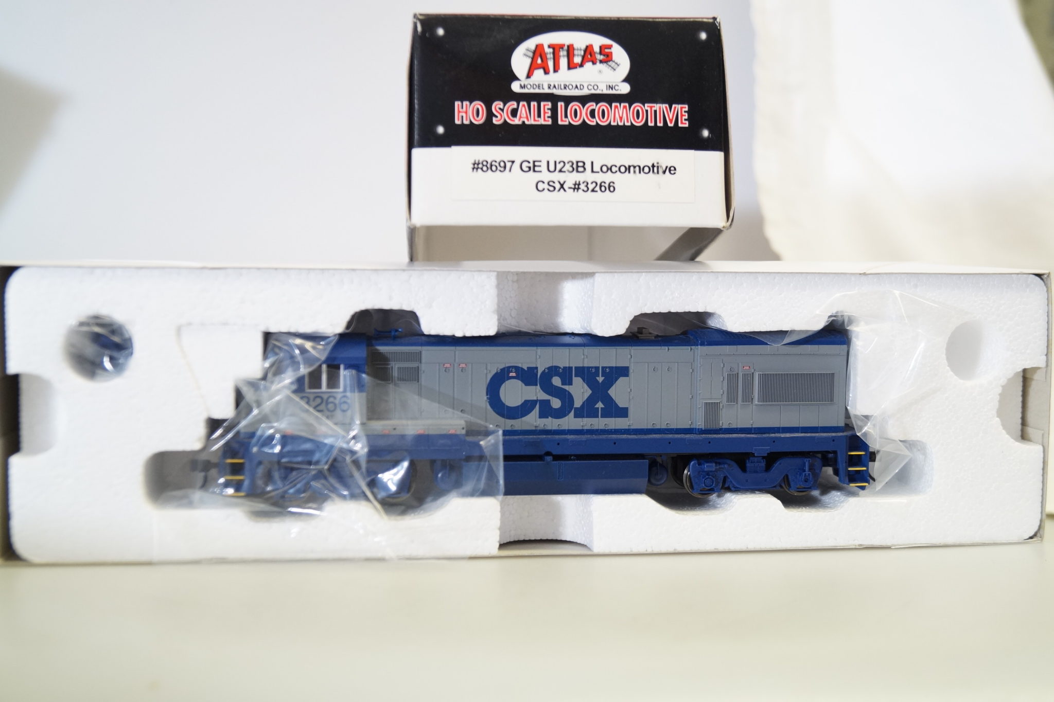 h0: Atlas 8697 US-Diesellok GE U23B CSX #3266, neuw./ovp - gearontologist