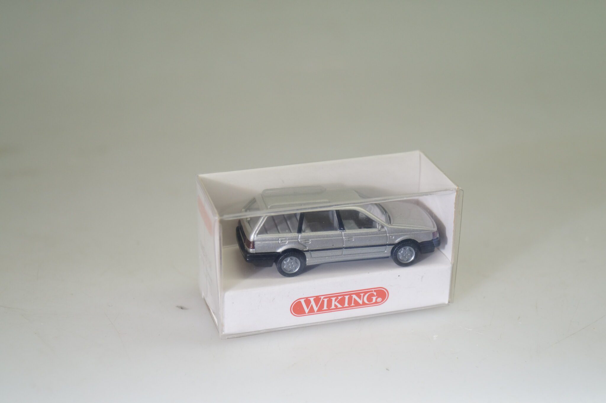 1:87 Wiking 042 01 18 VW Passat Variant silber, neu - gearontologist