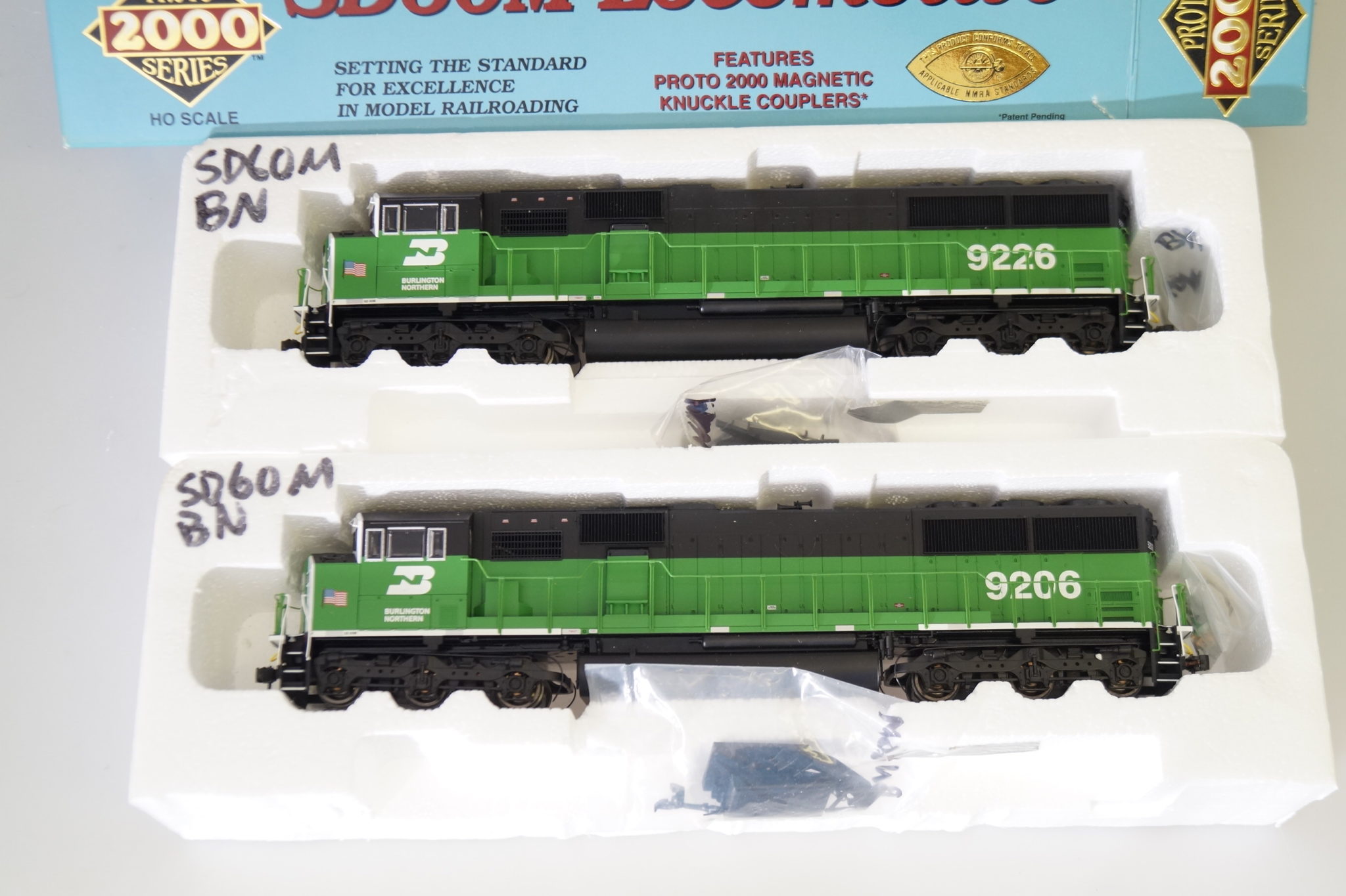 H0 30156 Proto 2000 2 Stück US-Lok SD60M BN #9226 #9206 top/ovp - gearontologist