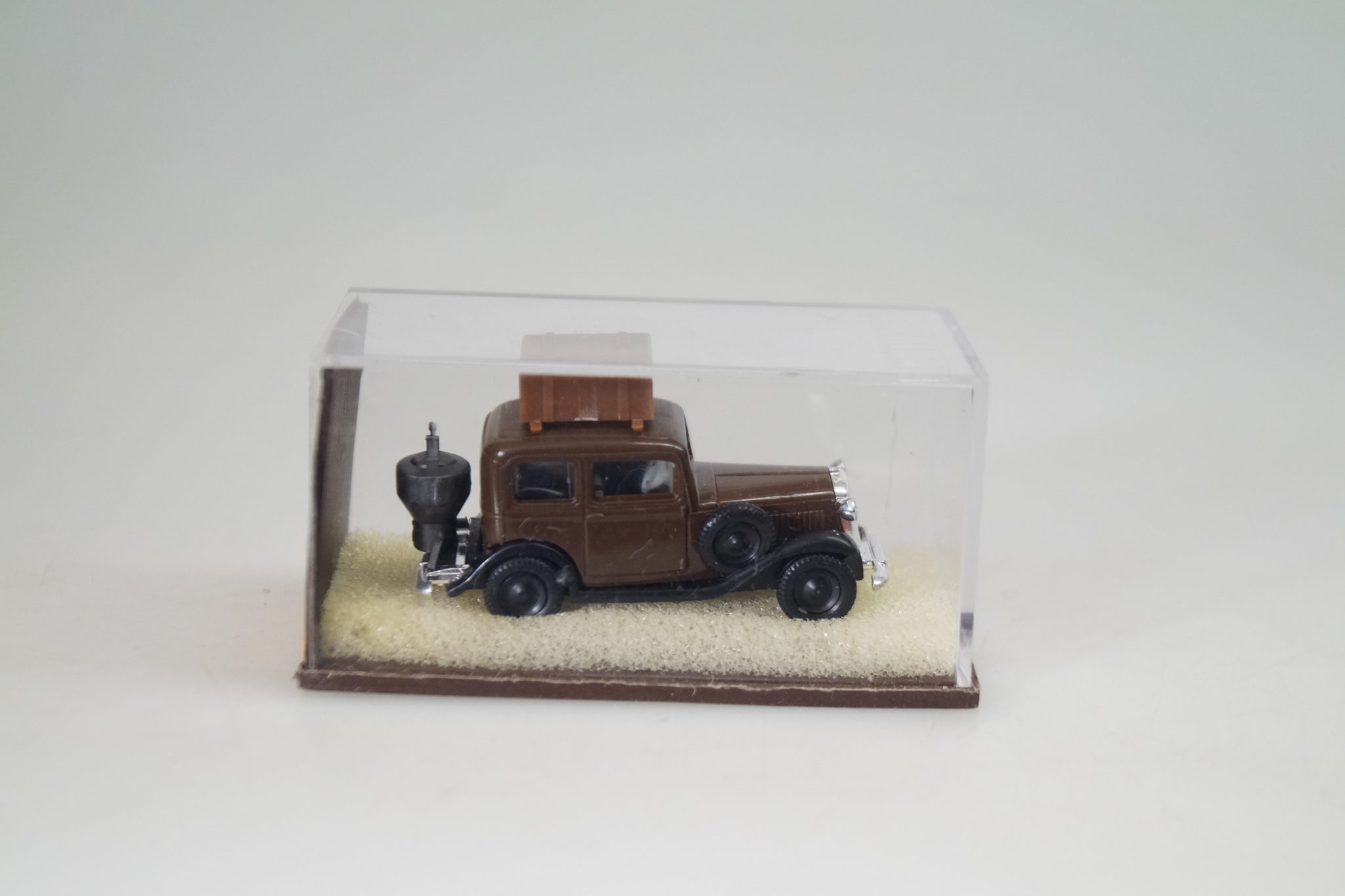 1:87 Brekina 1130 Opel P4 Holzvergaser, neu – gearontologist