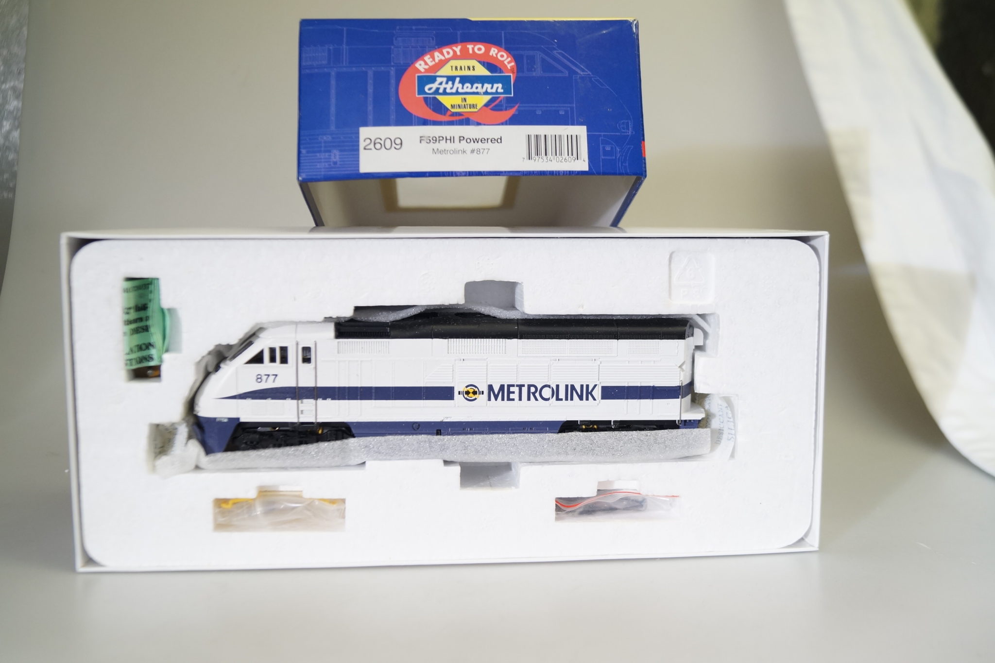 H0: Athearn 2609 US-Diesellok F59PHI Metrolink #877, neuw./ovp ...