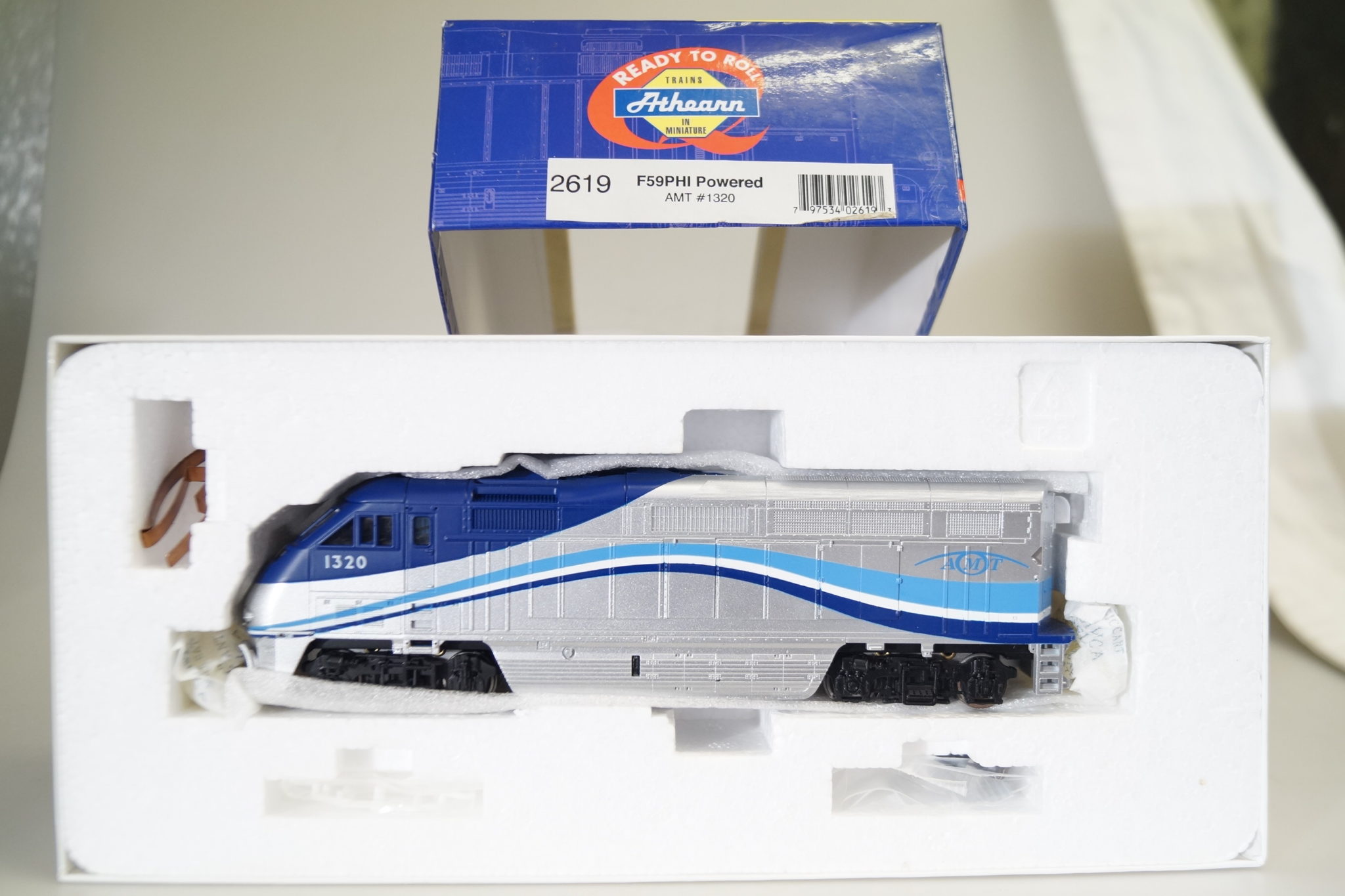 H0: Athearn 2619 US-Diesellok F59PHI AMT #1320, neuw./ovp - gearontologist