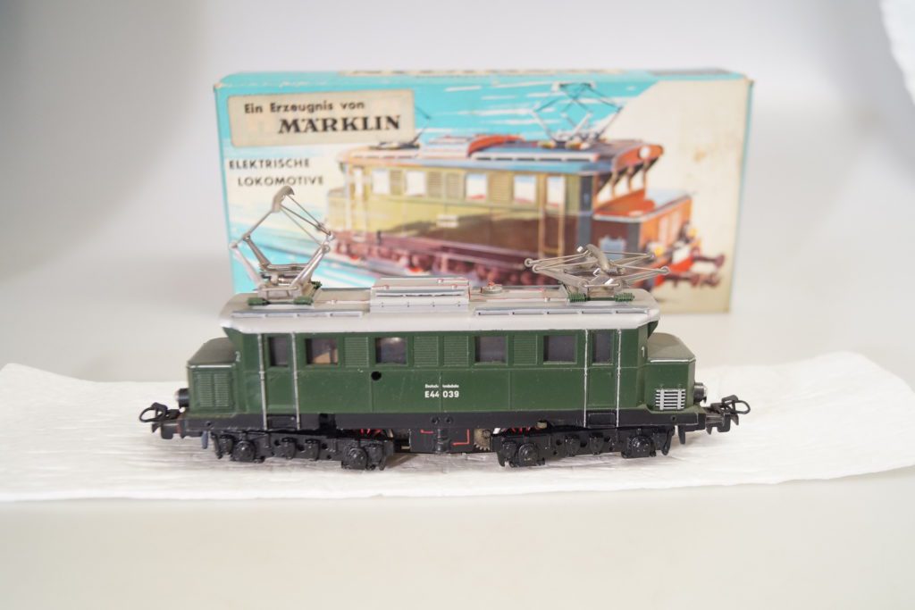h0 Märklin 3011 E-Lok E44, top/ovp - gearontologist