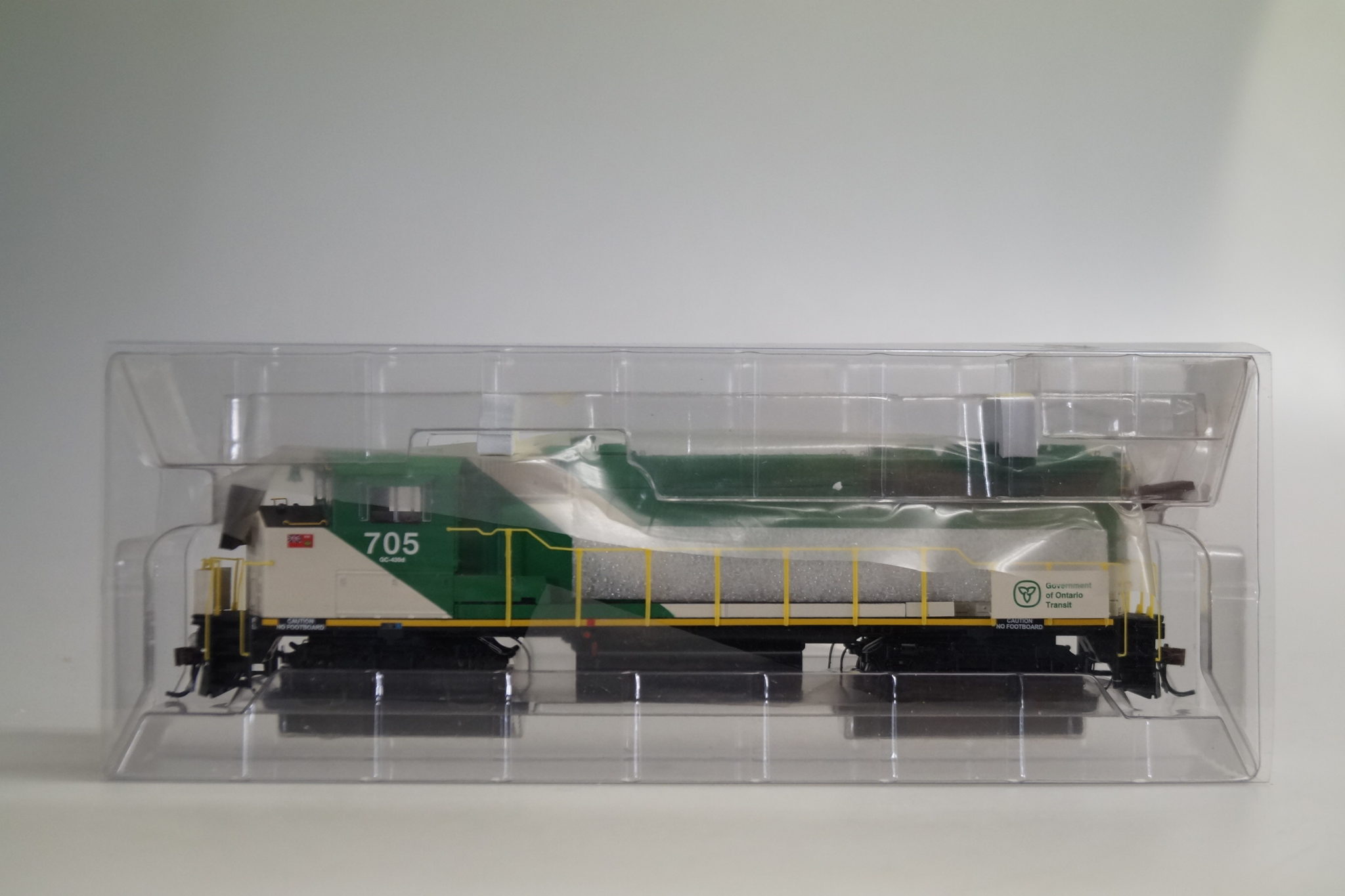 1:87 Athearn G40655 US-Lok GP40-2W GO Transit #705, neuw./ovp/DCC/SOUND ...
