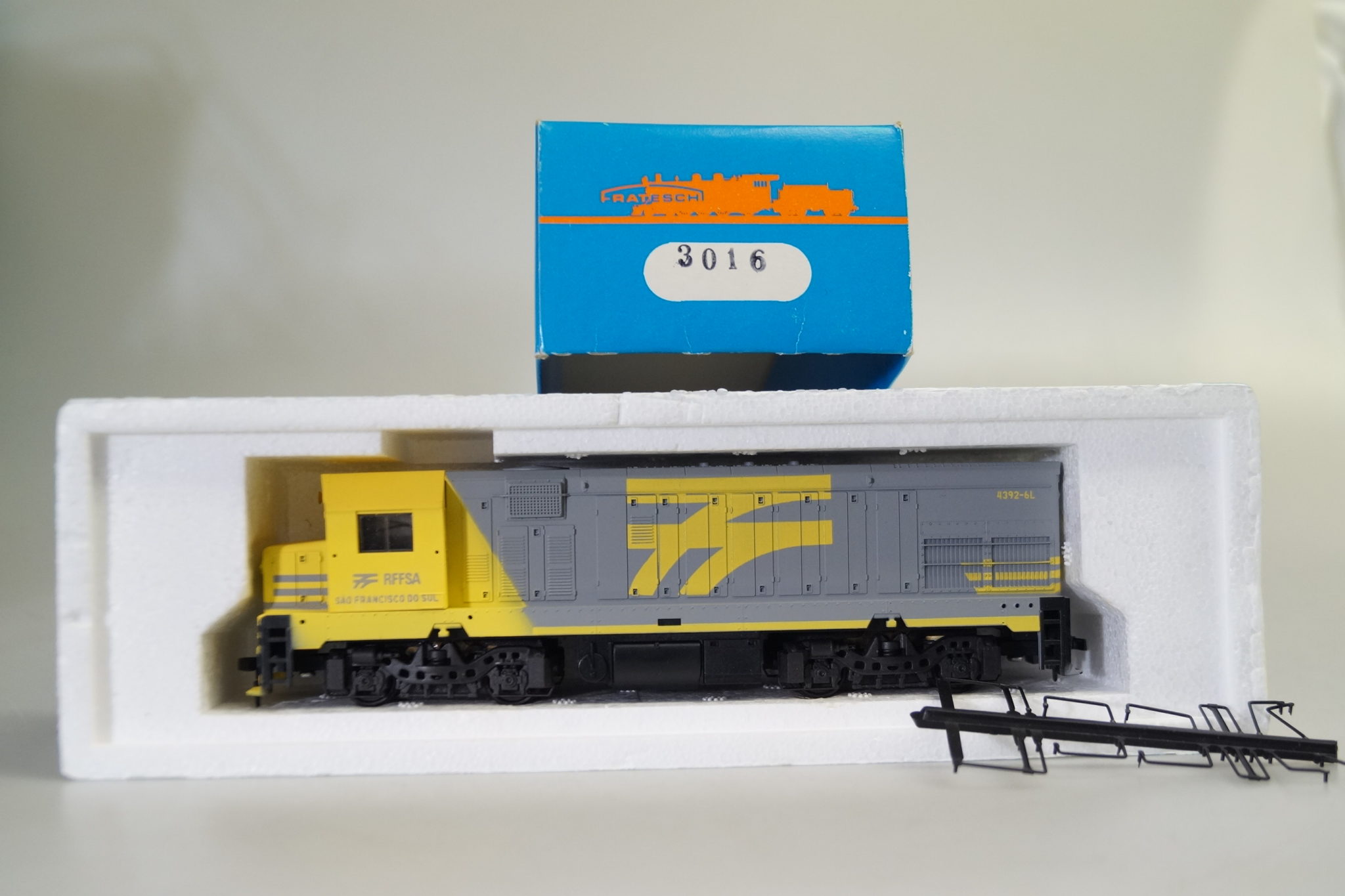 H0: Frateschi 3016 Brasilien: Diesellok RFFSA 4392-6L, neuw./ovp ...