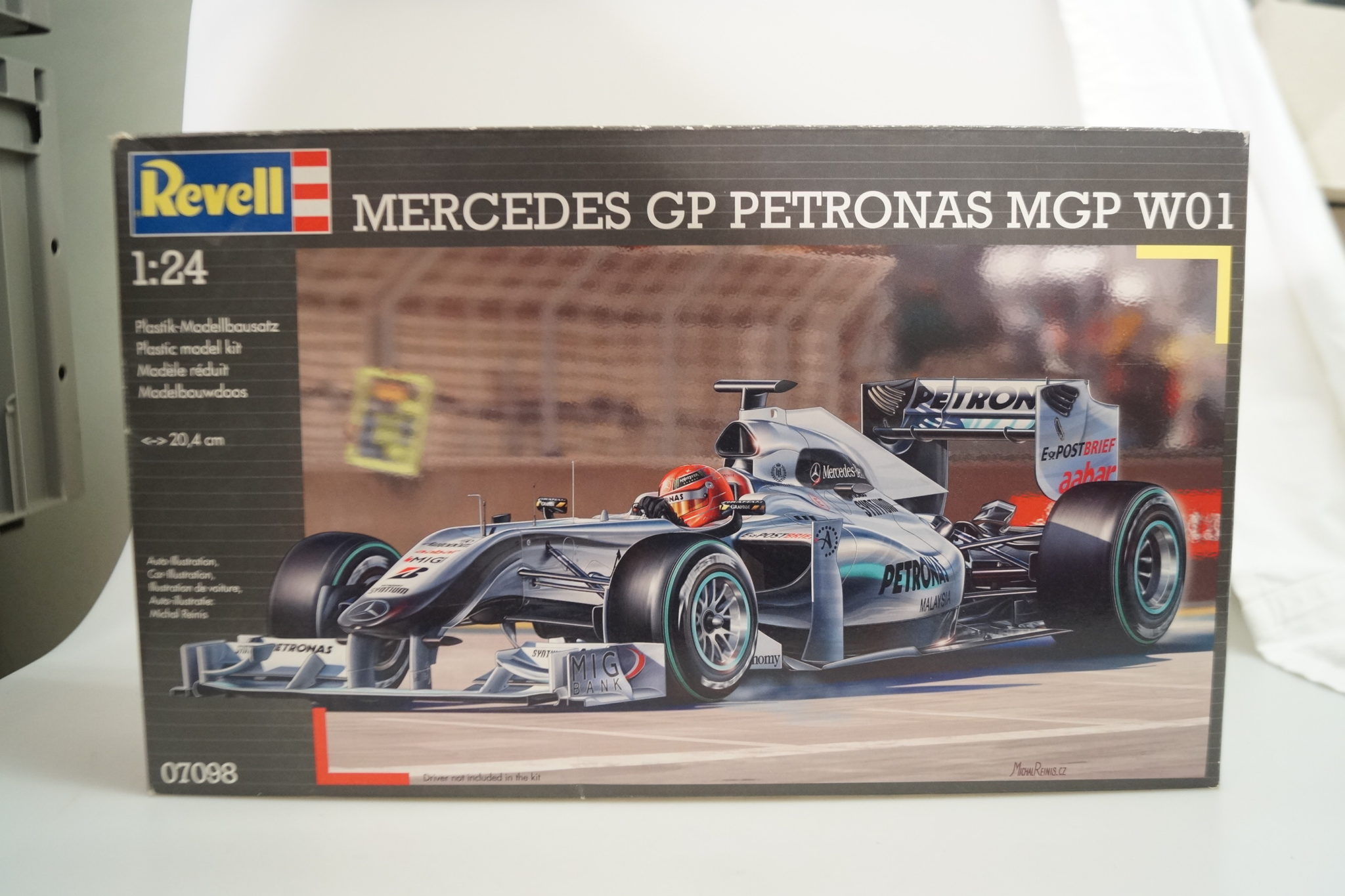 07098 Revell 1:24: MB GP Petronas MGP W01, neu/ovp – gearontologist