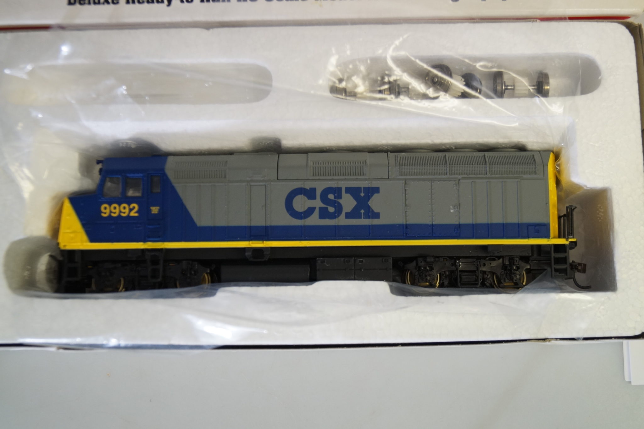 h0 931 320 Walthers US-Lok EMD F40PH CSX #9992, neuw./ovp - gearontologist
