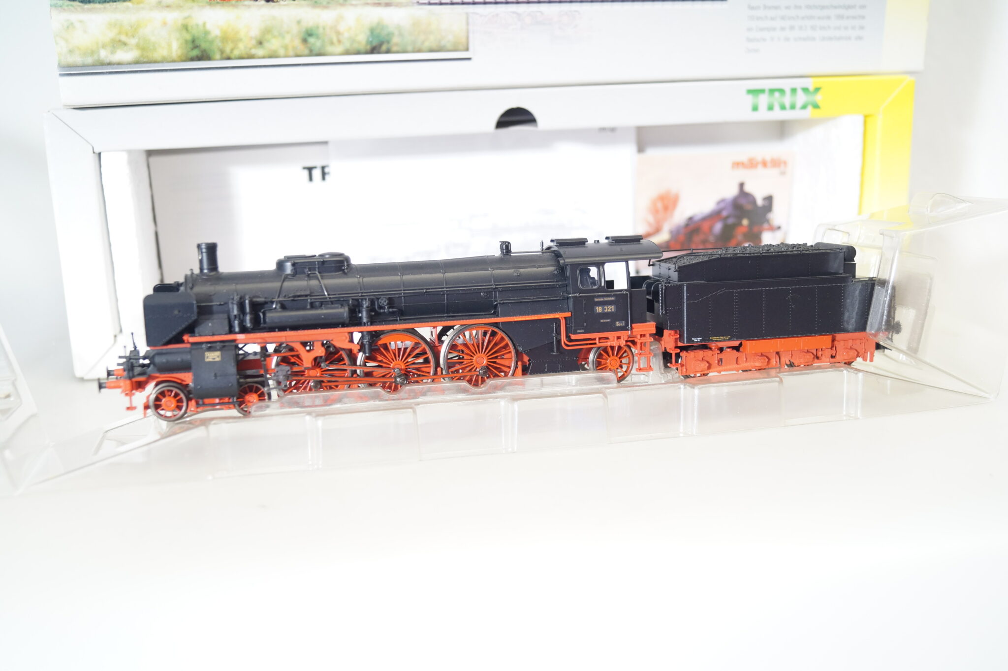 H0 Trix 22180: DAMPFLOK BR 18 321 digital/Sound/neuw./OVP - gearontologist