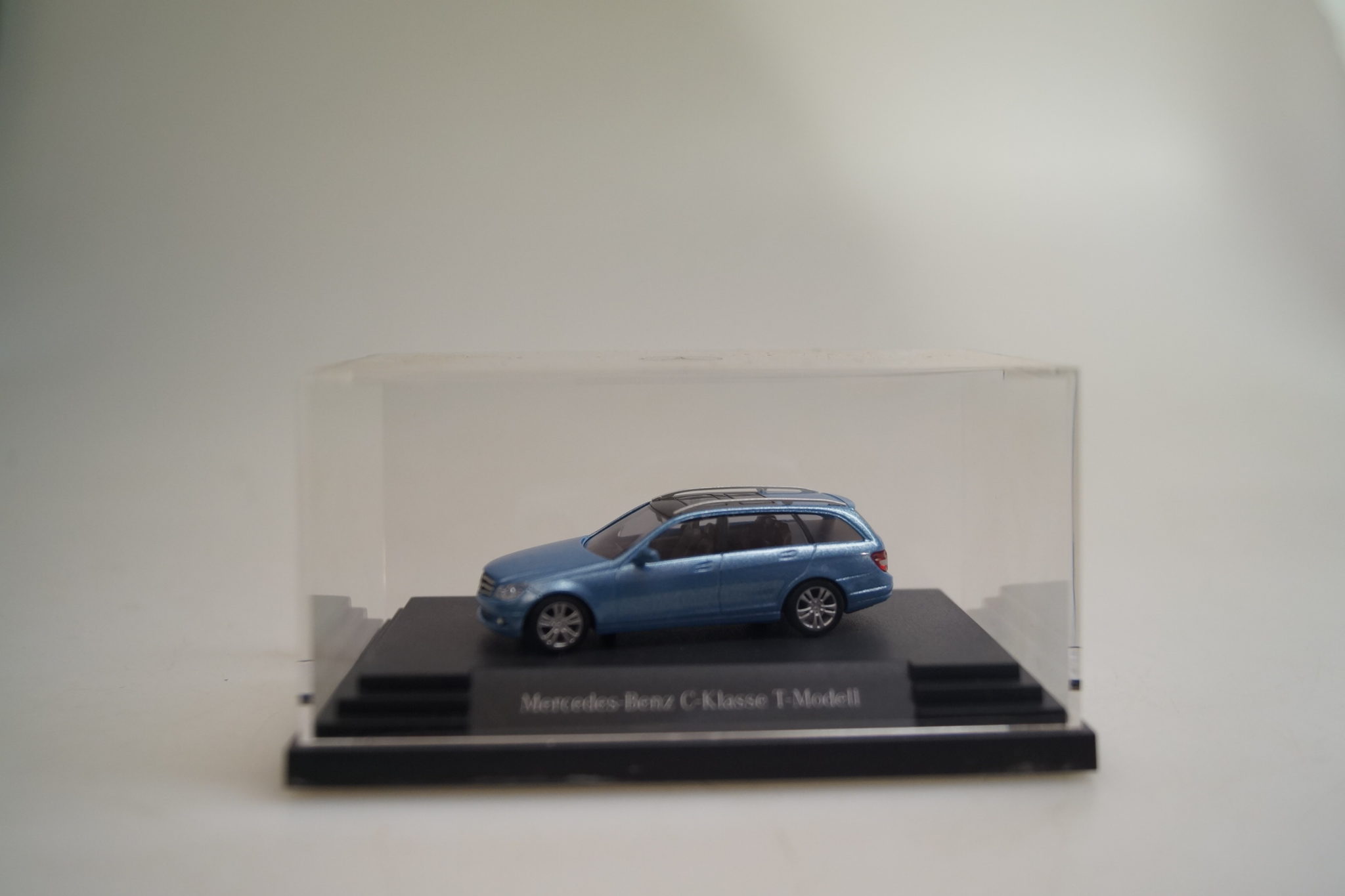 1:87 Busch MB C-Klasse T-modell tealitblau-met., neu - gearontologist