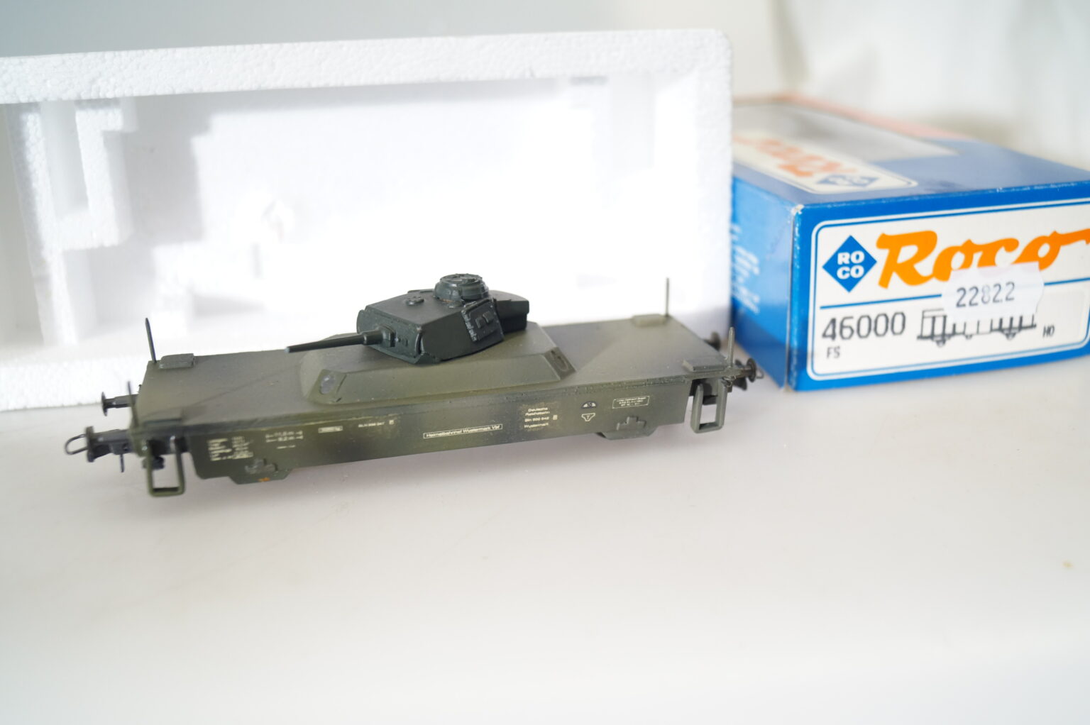 H0 Roco 46000-1 Niederbordwagen DR Panzerzug tarnfarben, top/ovp ...