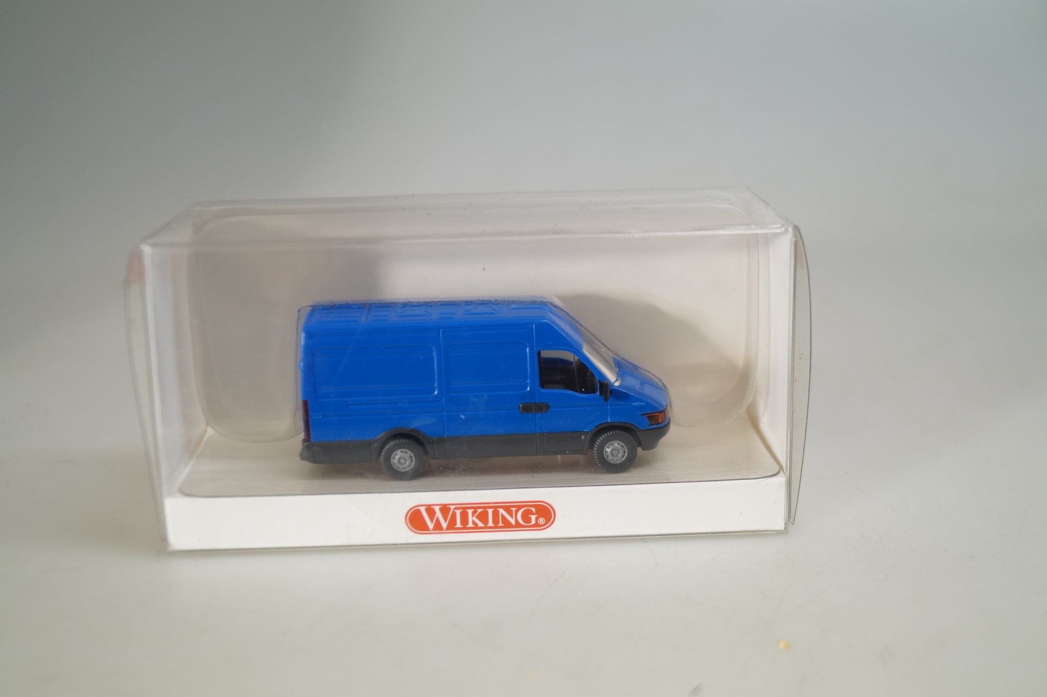 1:87 Wiking 286 01 27 Iveco Daily blau, neu – gearontologist