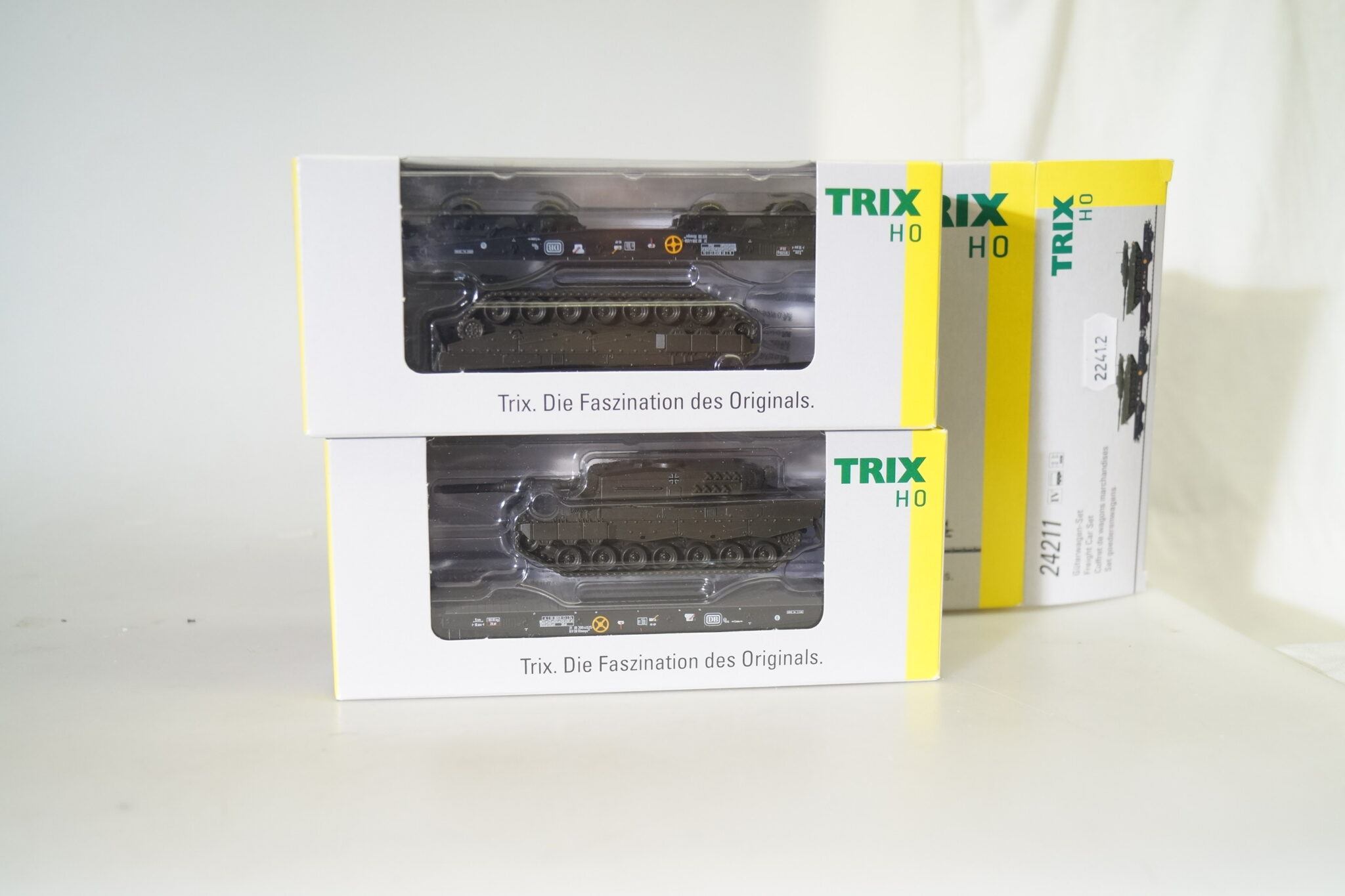 H0 Trix 24211 Güterwagen-Set 2x Flachwagen mit Leopard, neu/ovp - gearontologist