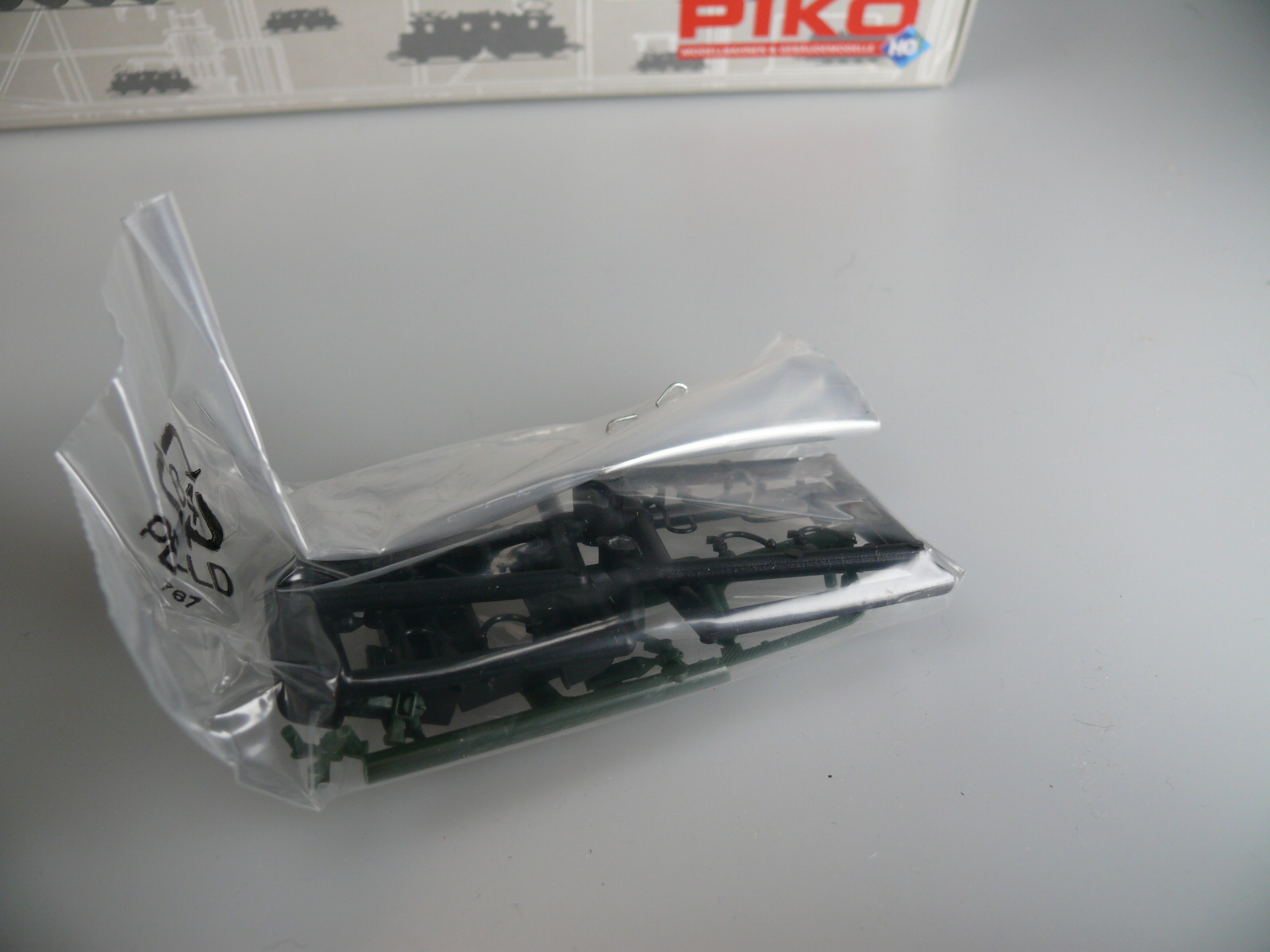 Spur H0 PIKO no.27: 51030 E-LOK BR E 11 005, SCHÖN, +OVP - gearontologist