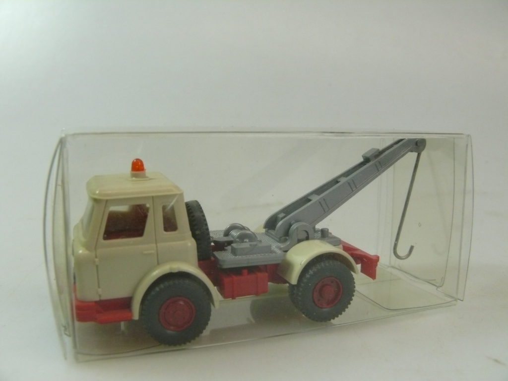 H0: Wiking: INTERNATIONAL HARVESTER LKW (NO.2 ‚ABSCHLEPPWAGEN‘) – TOP ...