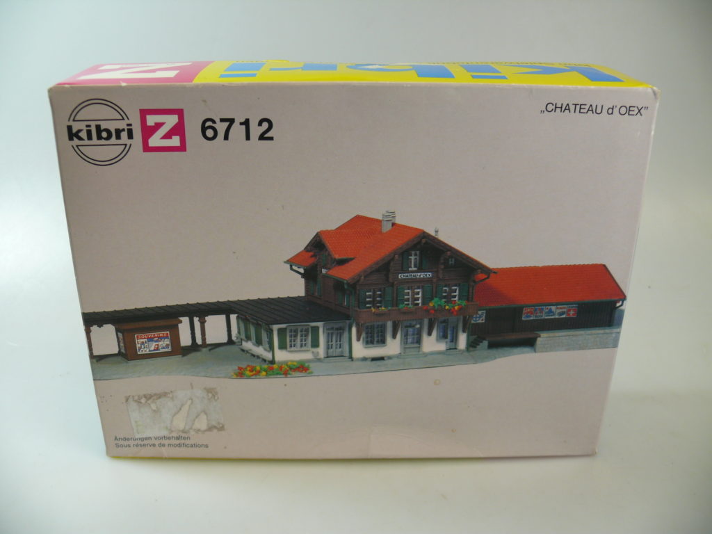 Spur Z: Kibri 6712 ‚Schweizer Bahnhof CHATEAU d’ OEX ‘, neu - gearontologist